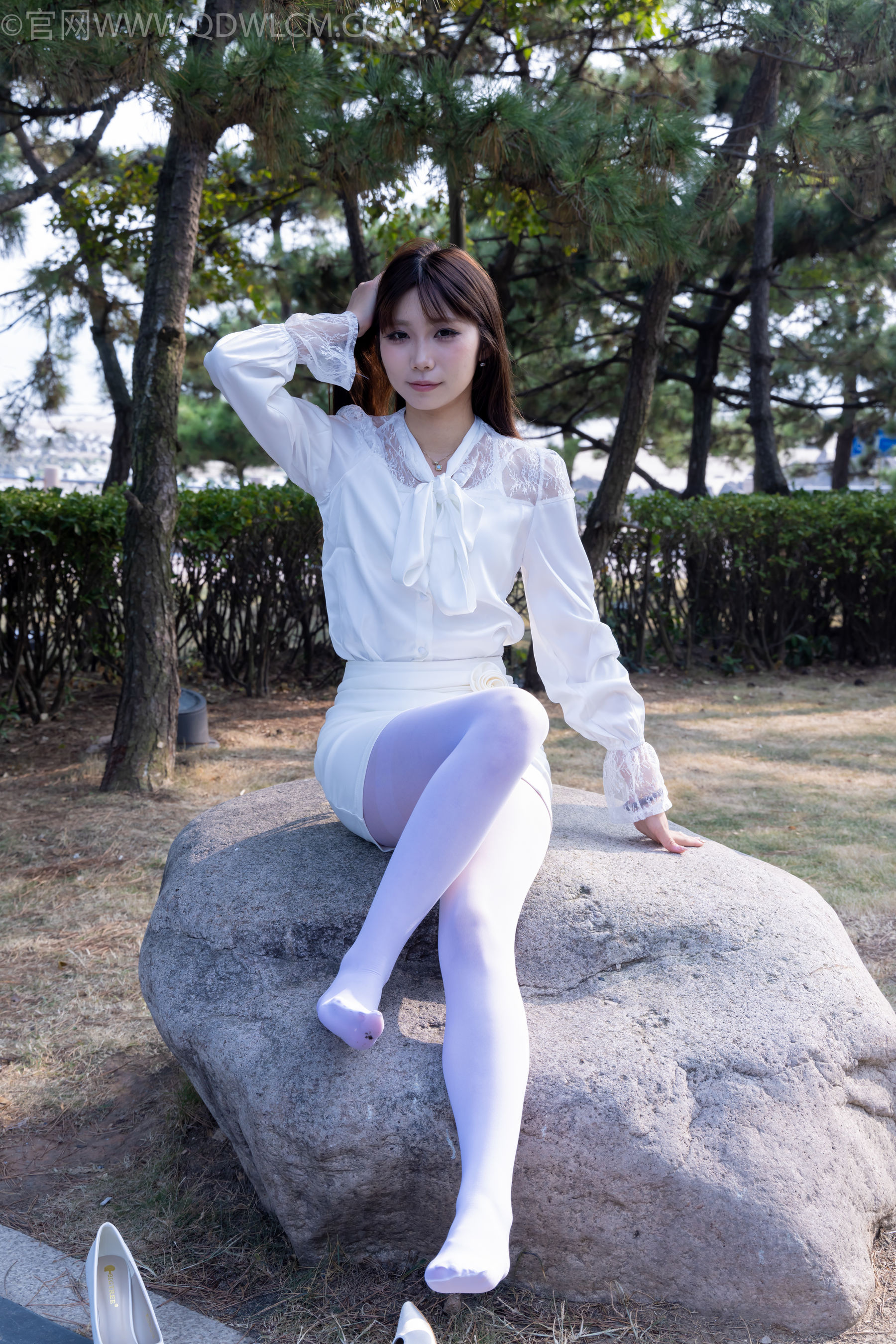 物恋传媒 No.2271 泡泡 -高跟鞋、厚白丝、户外/(261P)--美图316