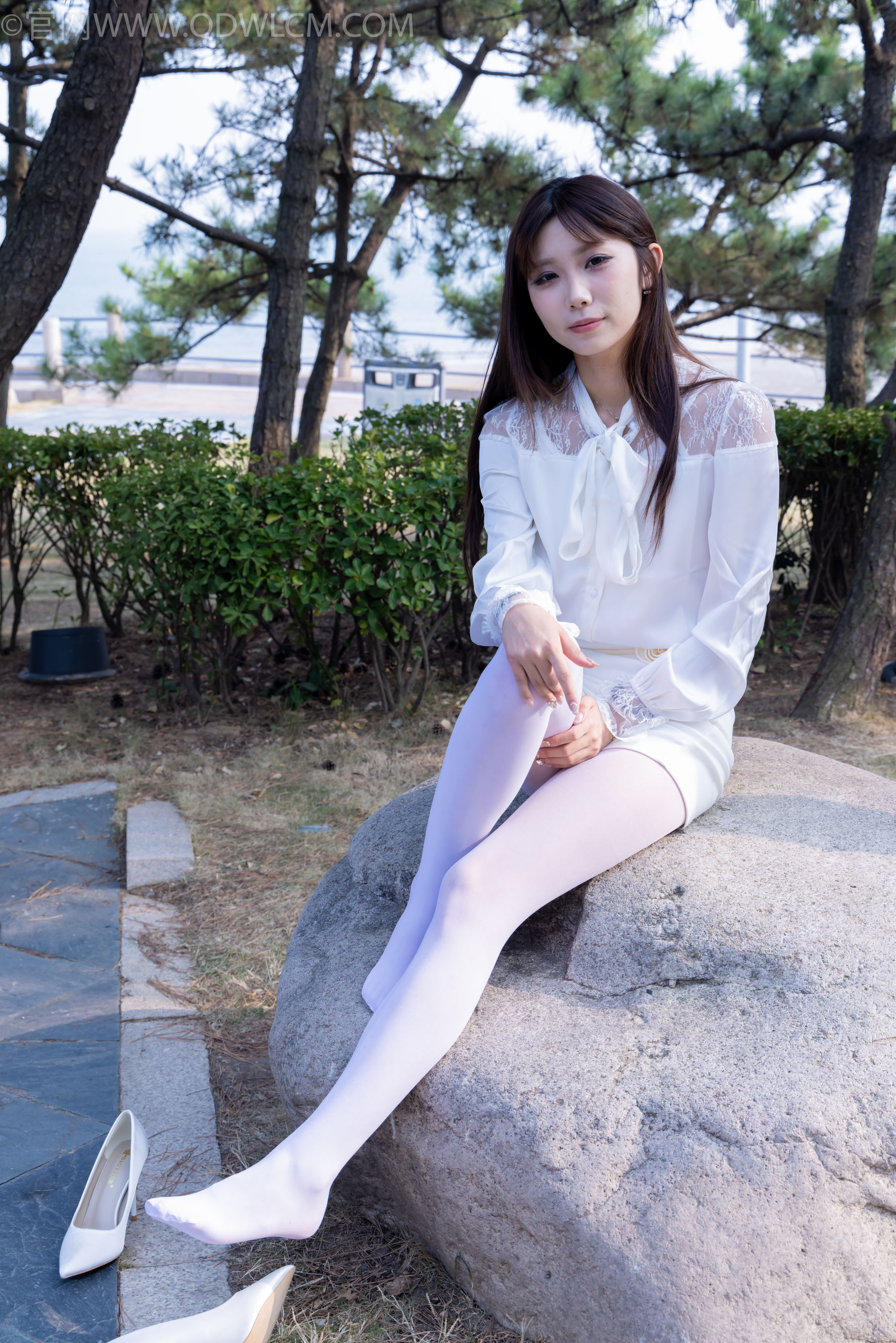 物恋传媒 No.2271 泡泡 -高跟鞋、厚白丝、户外/(261P)--美图316