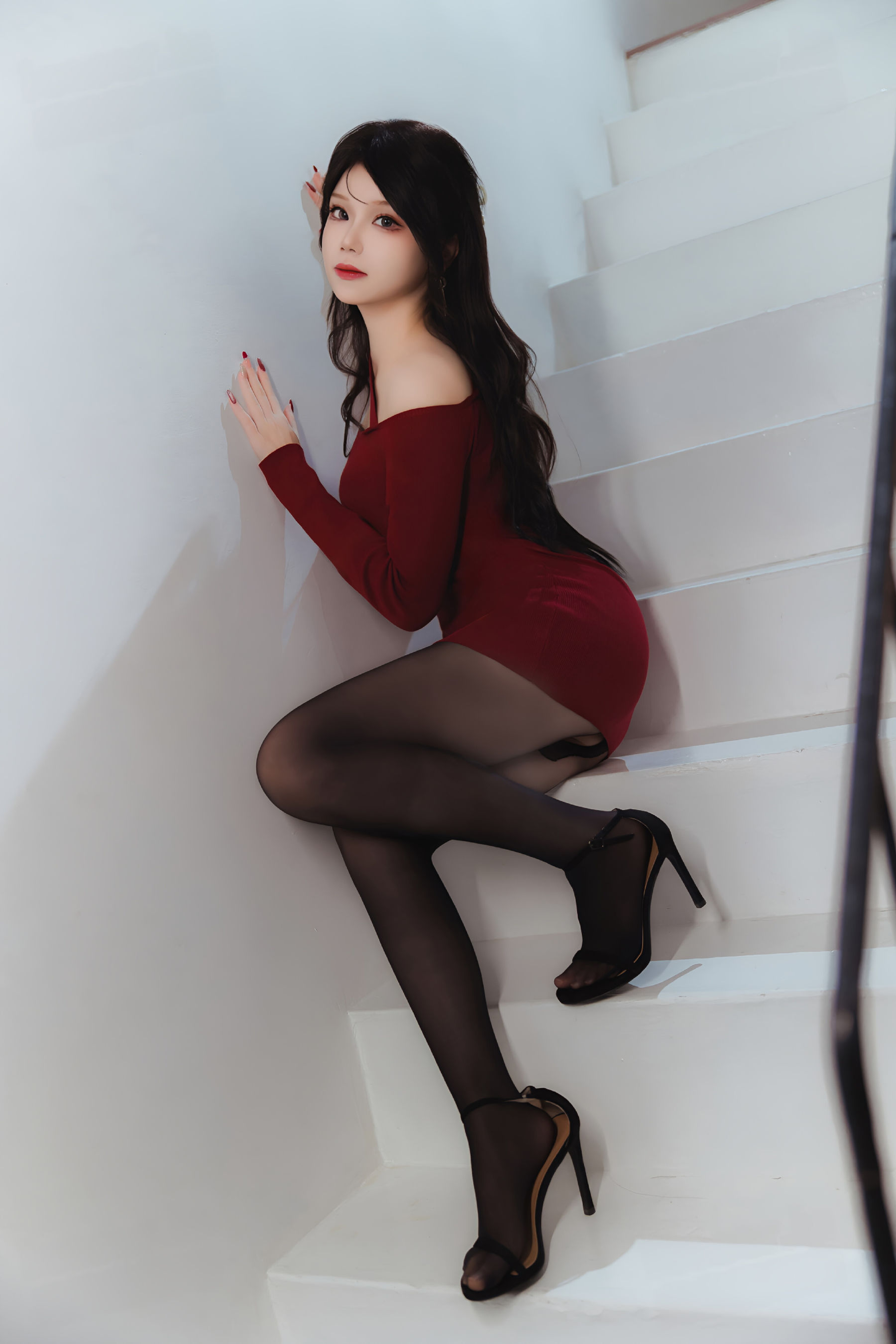 动漫博主雪晴Astra - 红裙黑丝小娇妻/(65P)--美图316