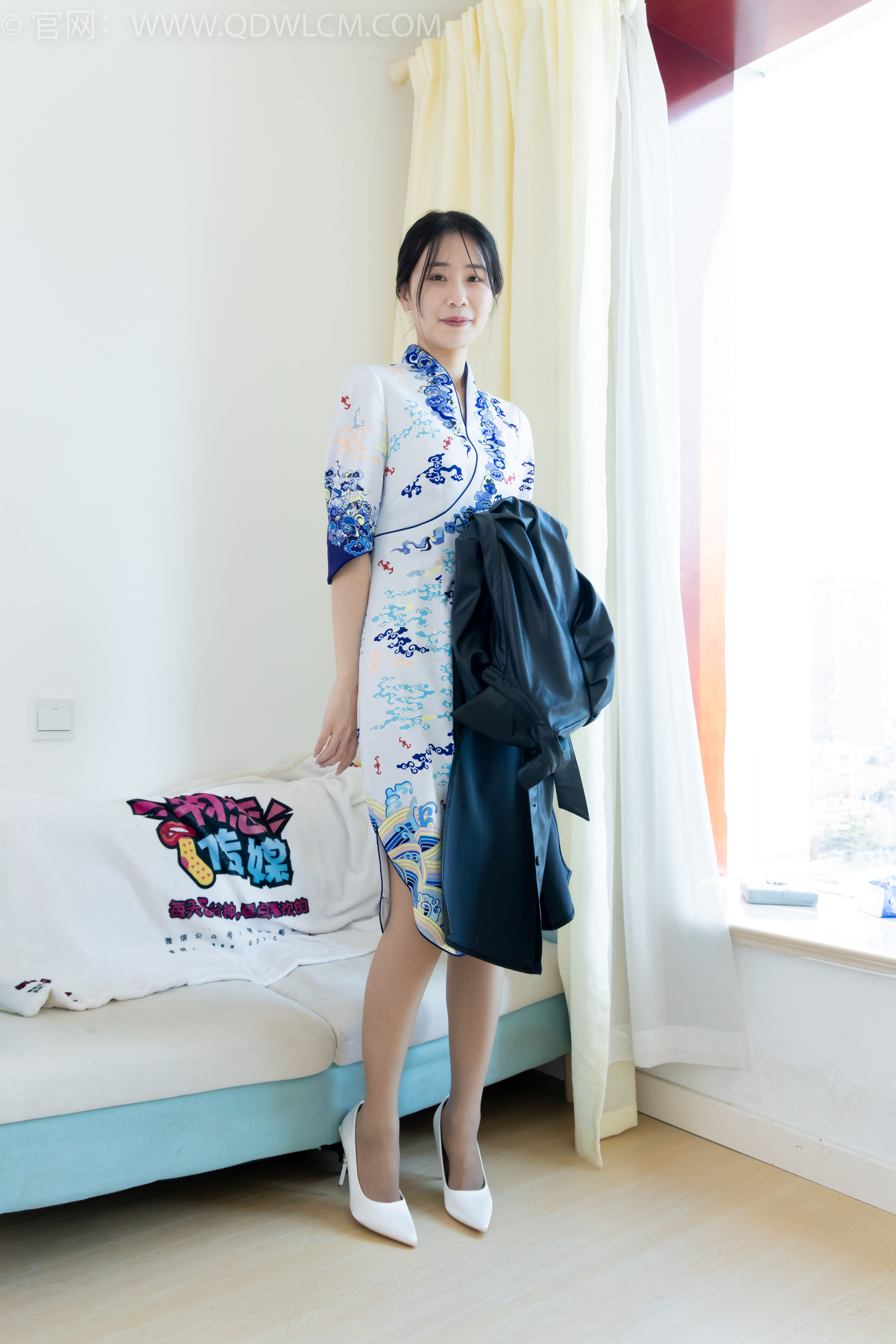 物恋传媒 No.2284 菜菜 - 高跟鞋、薄灰丝、盖被子睡觉剧情/(159P)--美图316