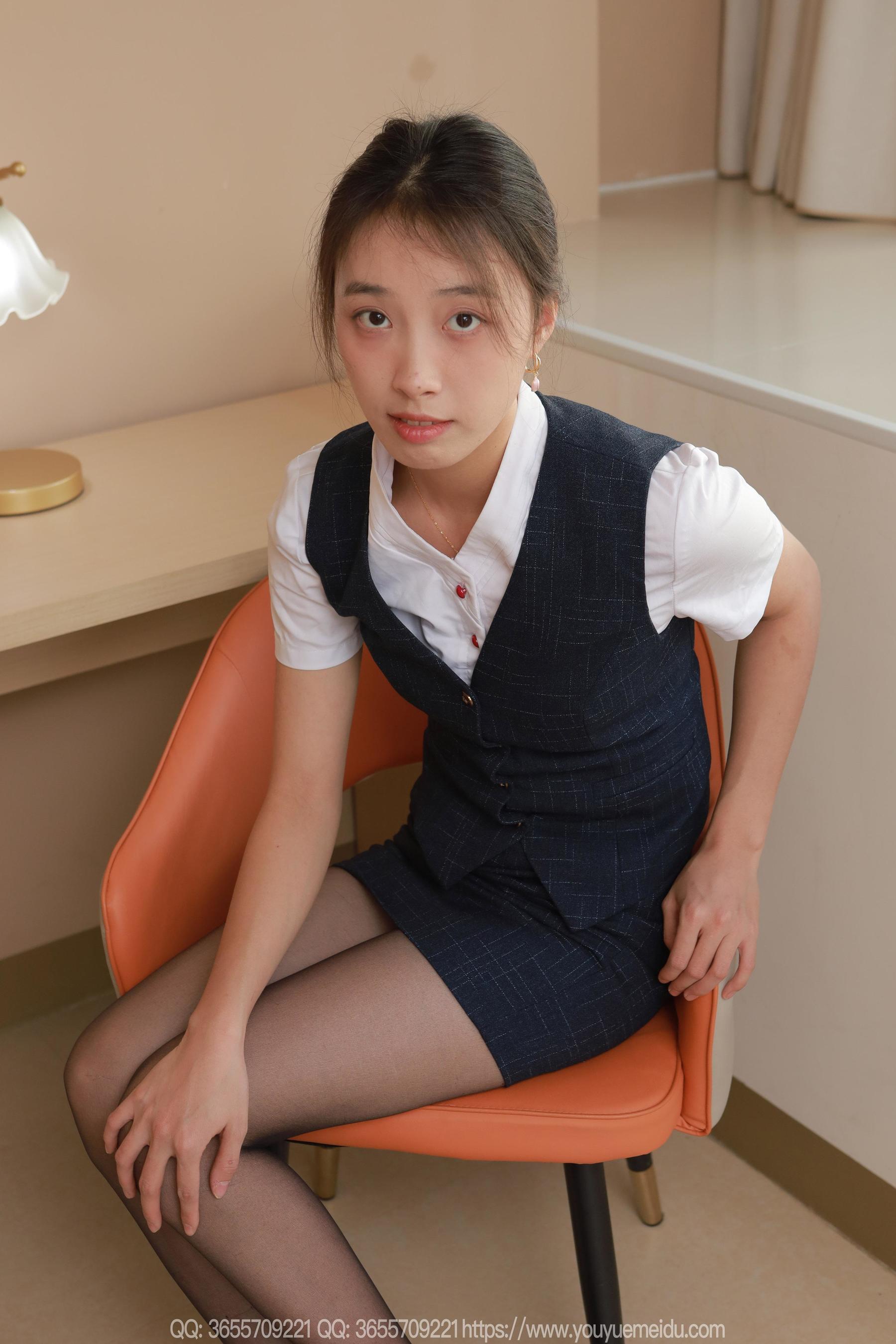 IESS异思趣向 - 模特： 小九 《黑丝服务生（上）》/(90P)--美图316